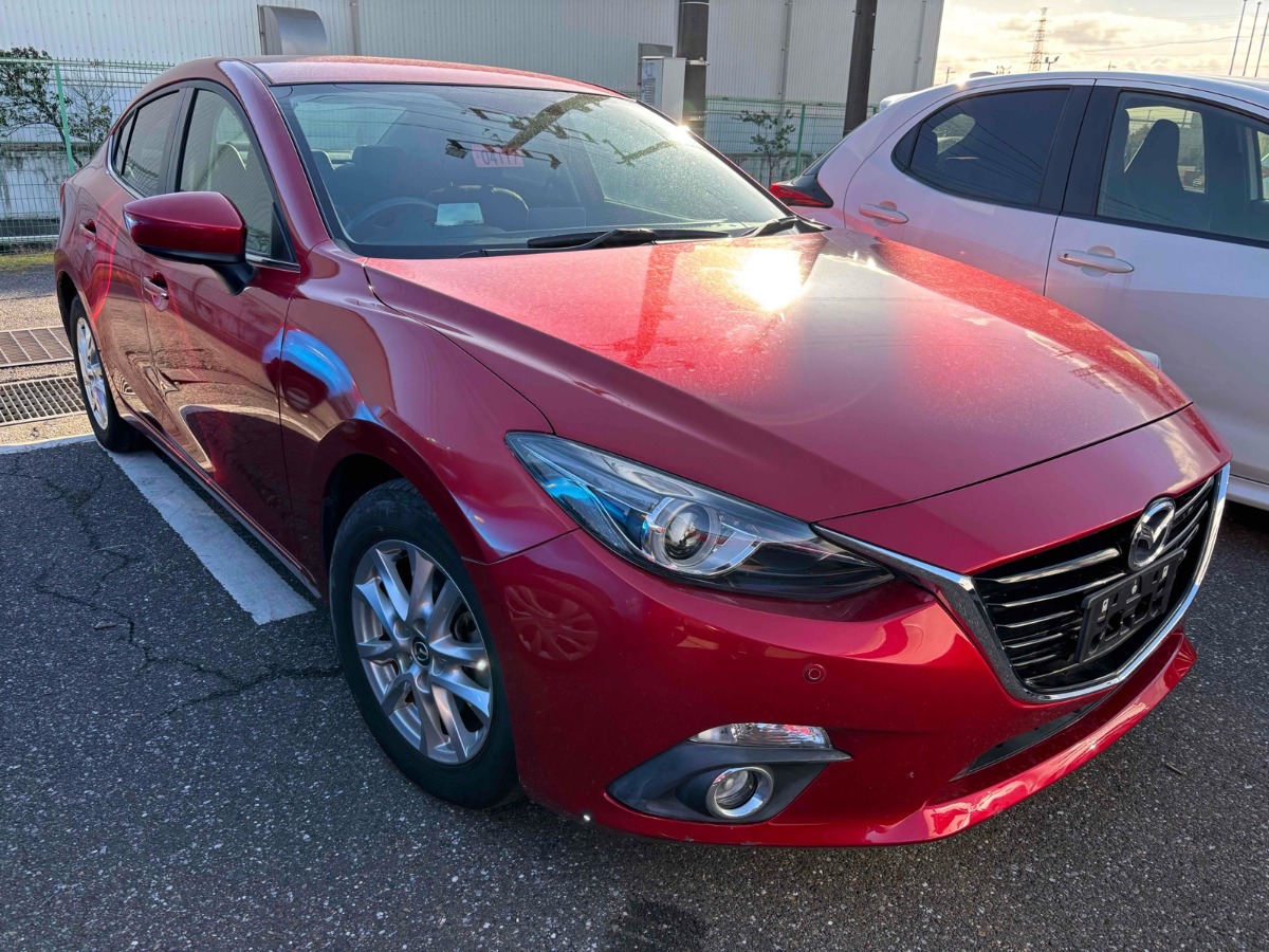 2014 Mazda Axela | Auto World Group