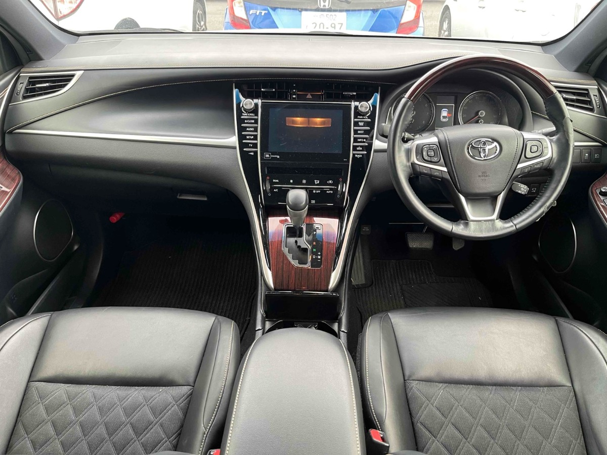 2014 Toyota Harrier | Auto World Group